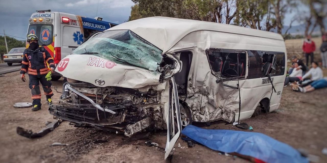 Fatal Choque Deja Como Saldo 2 Personas Sin Vida Y Más De 15 Con